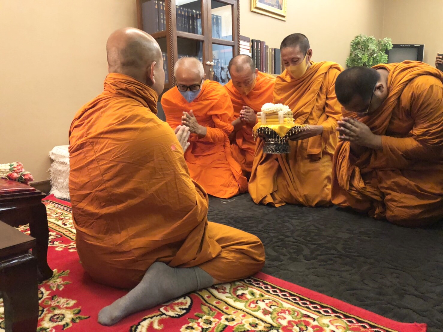 Dhammaduta College see off Phra Phothikunvides at the airport leaving ...